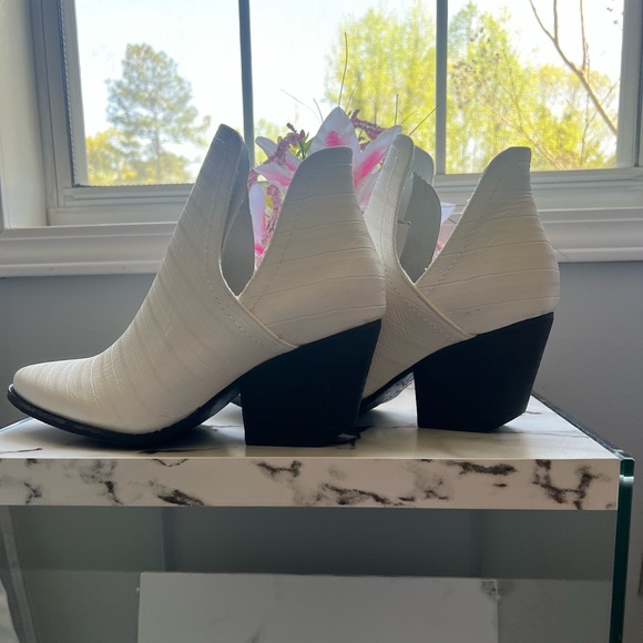 Coconuts by Matisse | Shoes | Size Never Worn White Coconuts By Matisse ...